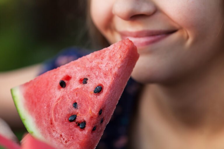 10 Benefícios da melancia, cascas e sementes para saúde