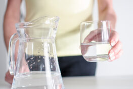 Como fazer soro caseiro: para que serve e quando tomar